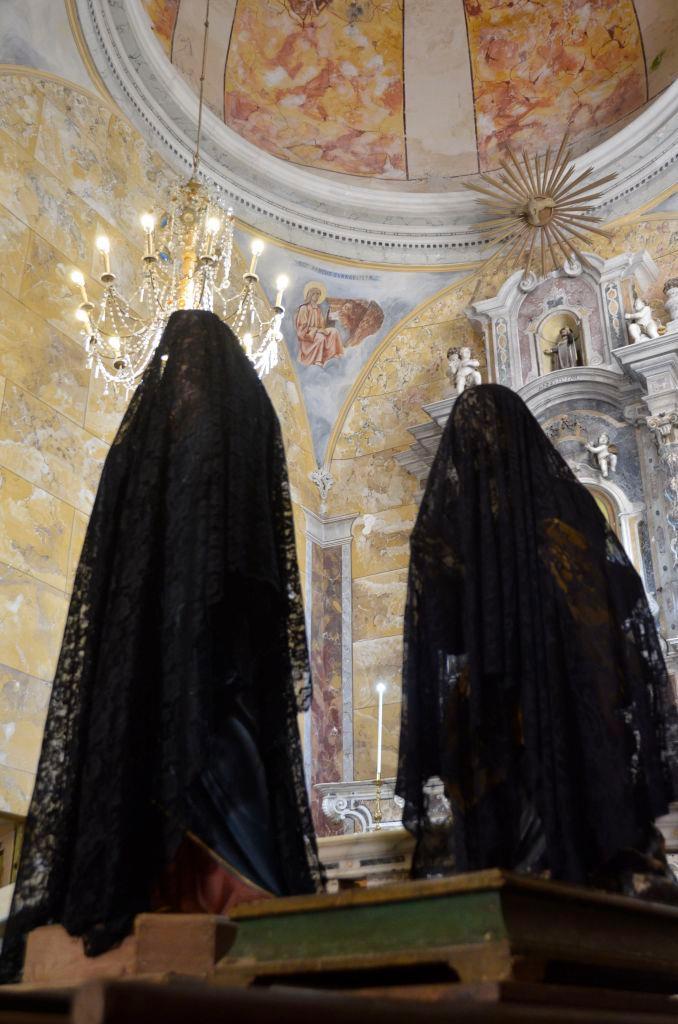 Processione del venerdì santo a Bosa l emozione comincia nella chiesa