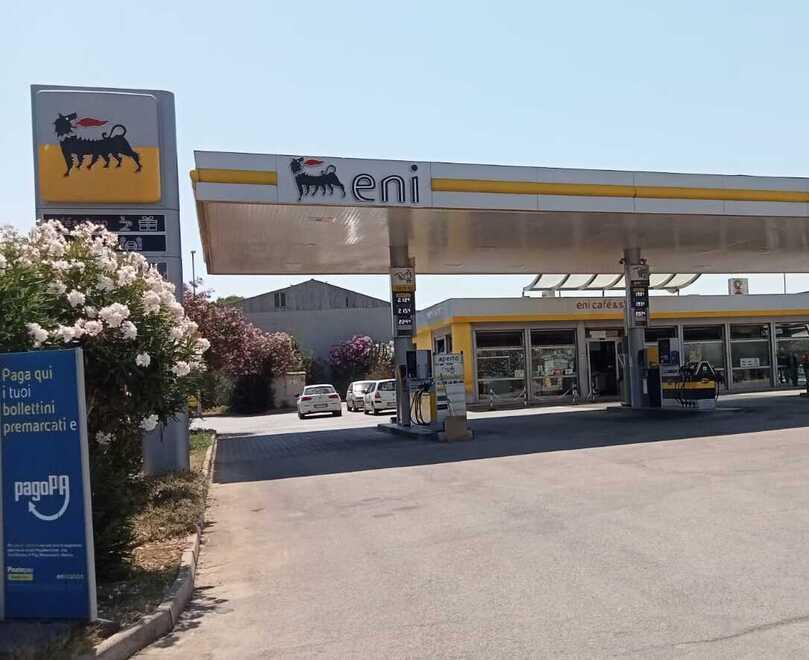 Il distributore di benzina che parla sassarese - La Nuova Sardegna