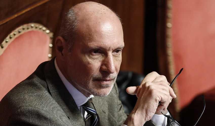 De Falco contro tutti: «Basta con la politica. La dignità viene prima ...