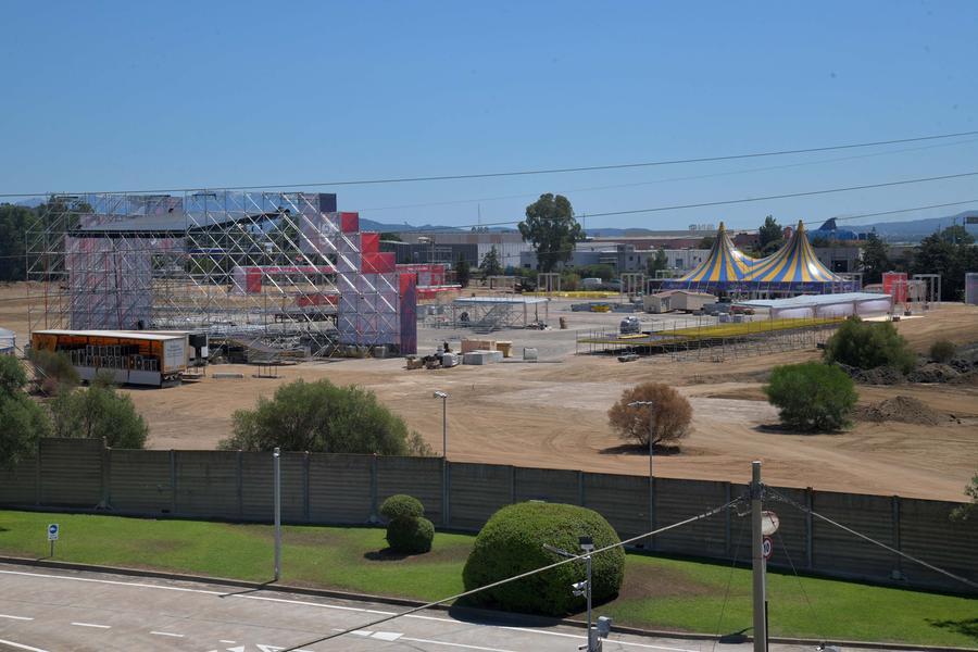 Olbia, l'allestimento dell'arena grandi eventi per il festival Red ...