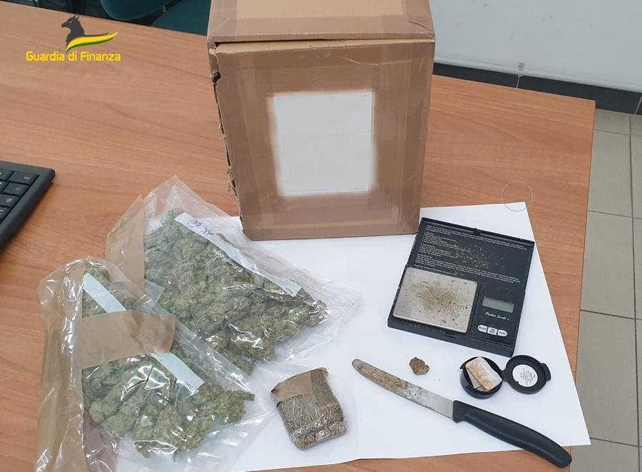 Pacco dalla Spagna con hashish e marijuana: in tre nei guai - Il Tirreno