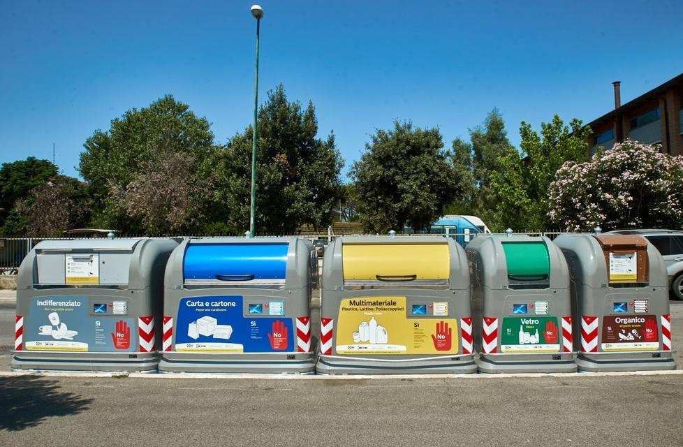Raccolta rifiuti, il nuovo piano. Arrivano i cassonetti intelligenti ...