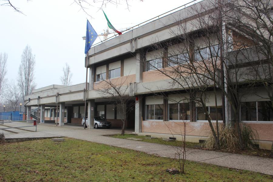 Carpi, spray al peperoncino in classe: 5 ragazzi e una docente ...