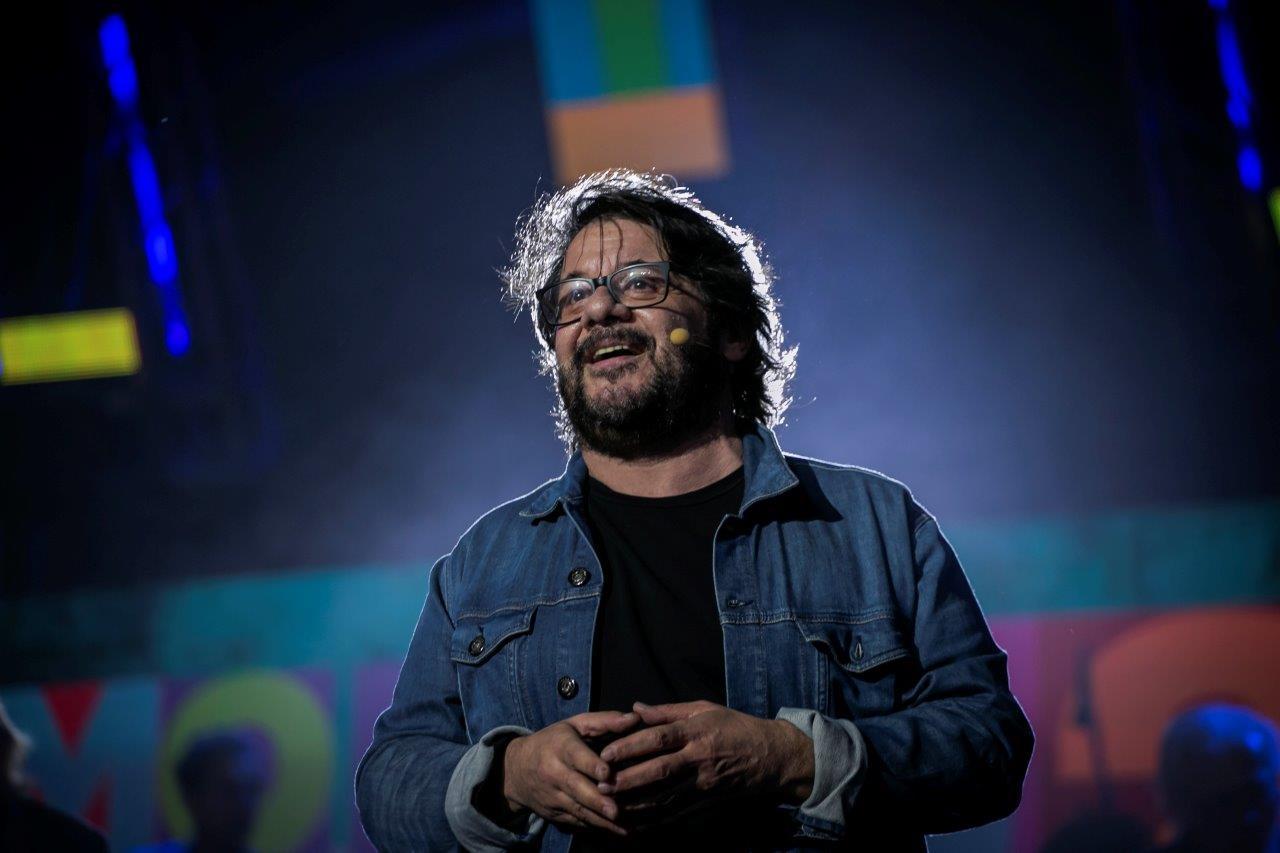 «La politica è noiosa l’umorismo ci salva». L’intervista a Lillo, i ...