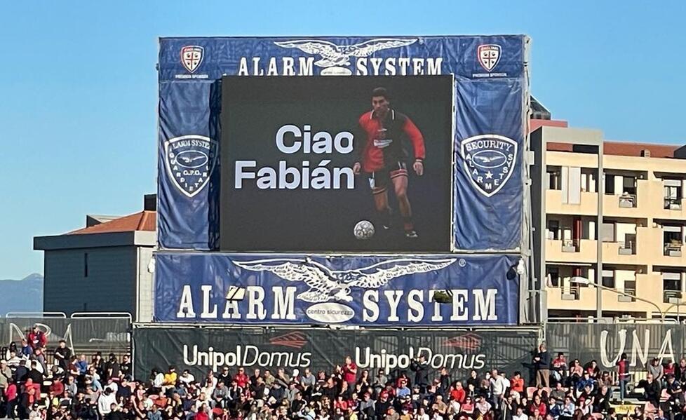 Lacrime allo stadio per l’ultimo saluto al “Mago” O’ Neill - La Nuova ...