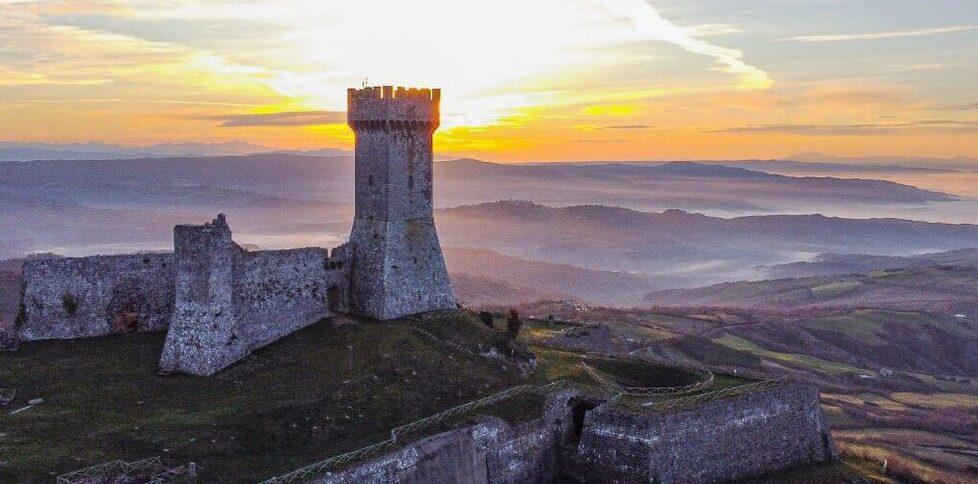 Nel regno di Ghino di Tacco: a spasso nel borgo di Radicofani gioiello ...