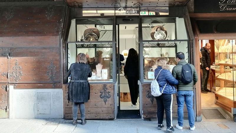 Ponte Vecchio, diffida al negozio di Braccialini: stop alla vendita di ...