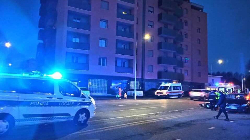 Mirandola Incidente sulla Statale Scontro tra auto e moto: un ferito ... Mirandola Incidente sulla Statale Scontro tra auto e moto: un ferito ...