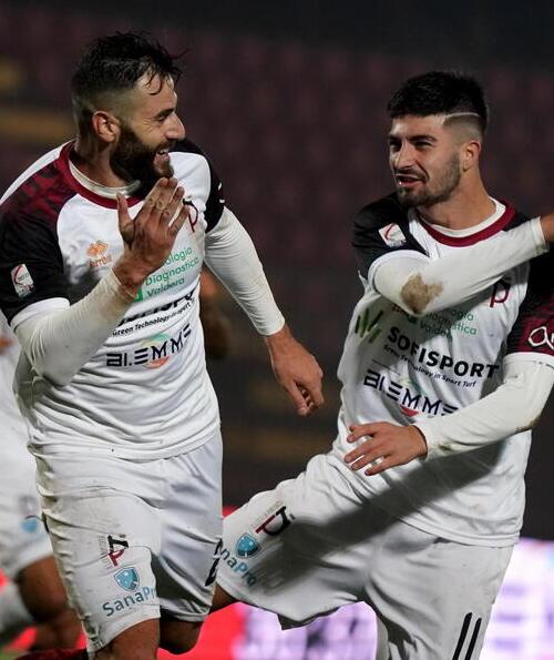 Nicastro e il “fratellino” Cioffi: gol, sorrisi e un’intesa che fa ...