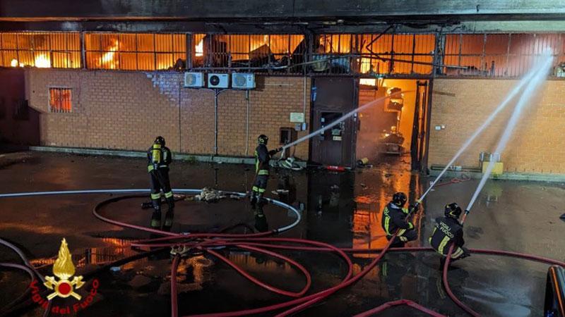 Lo scoppio e poi il fuoco: distrutte due aziende a Poggio a Caiano. Il ...