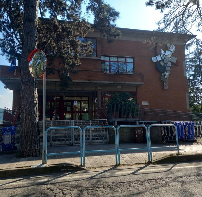 La scuola media di Casina sarà ricostruita le lezioni si fanno nei ...