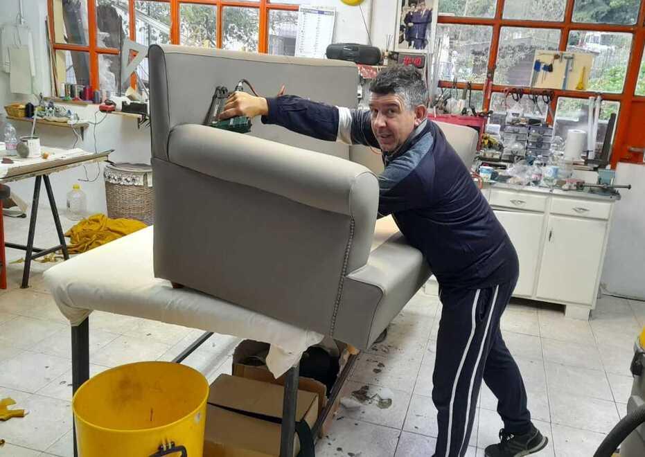 La scommessa vincente di Marco, unico tappezziere della montagna ...