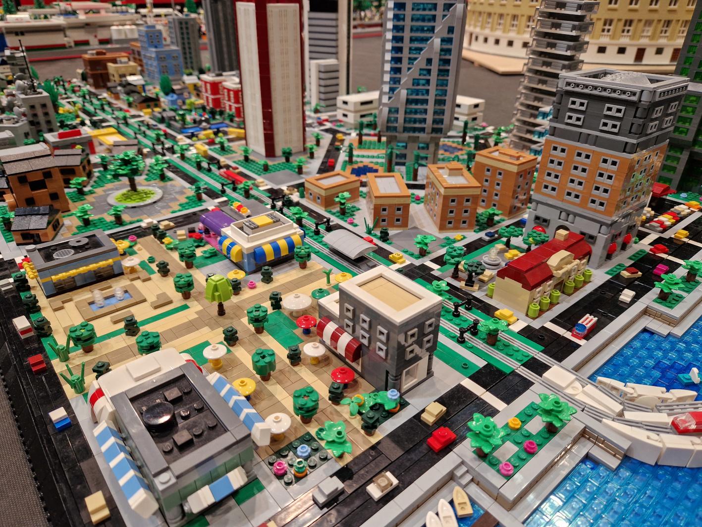 Diorami e città in miniatura Universo Lego - Il Tirreno