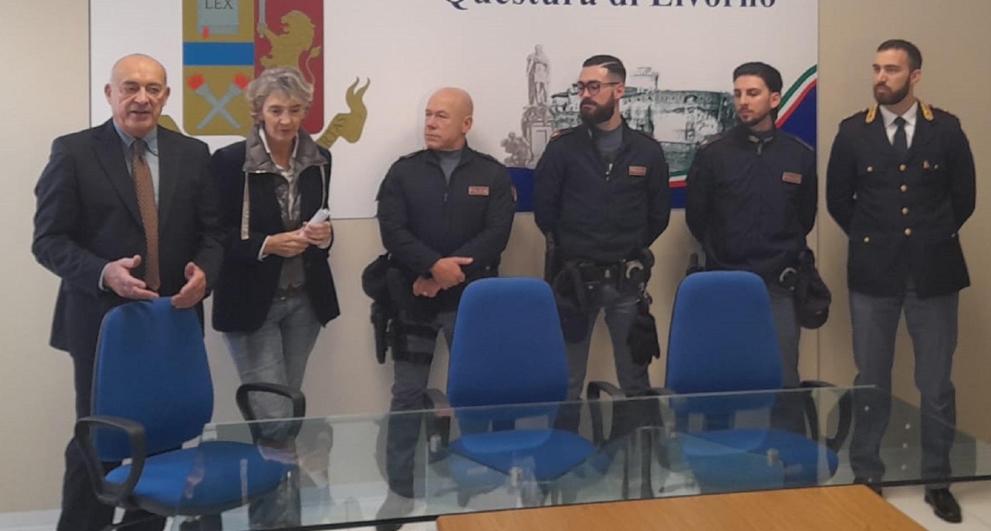 Omaggiati i cinque poliziotti-eroi, la questura: «Hanno rischiato la ...