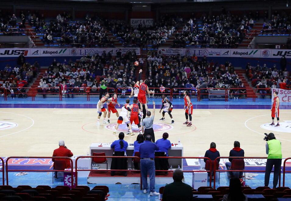 Basket, un’intera città sogna col derby al vertice tra Herons e Gema - Il Tirreno