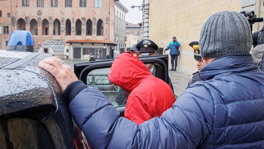 Buggiano, rinviato a giudizio il 29enne che uccise il padre a ... Buggiano, rinviato a giudizio il 29enne che uccise il padre a ...