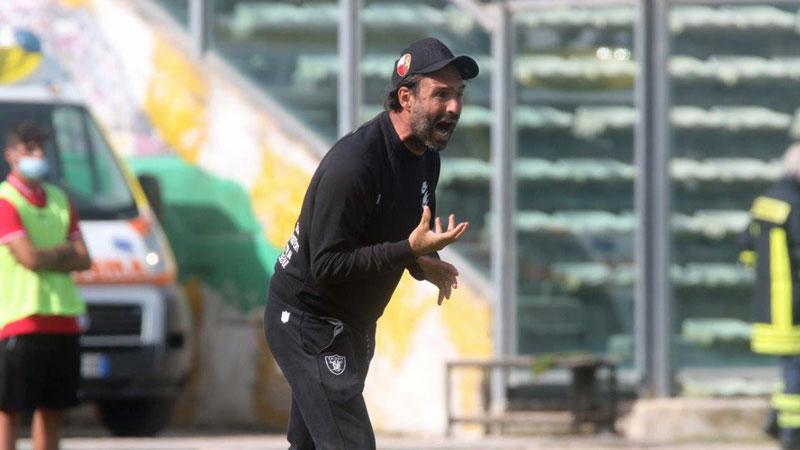 Guido Pagliuca, chi è l’allenatore in vetta alla serie C con la difesa ...
