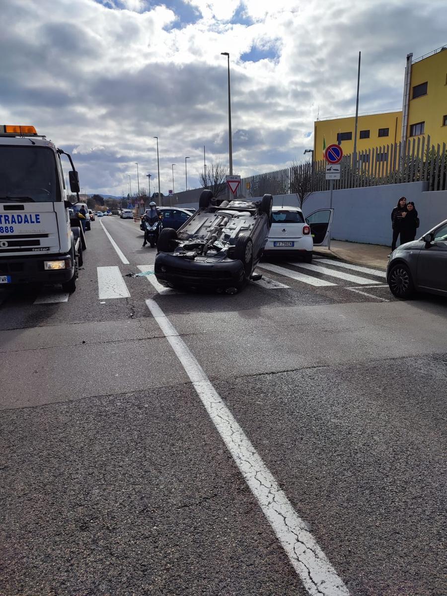 Incidente a Sassari: automobilista di 88 anni perde il controllo dell ...