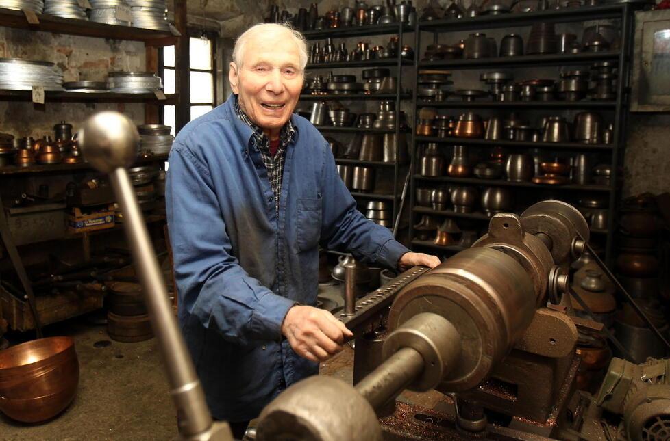 Pescia piange l’ultimo “ramaio” Nino Donnini: creò al tornio anche un ...