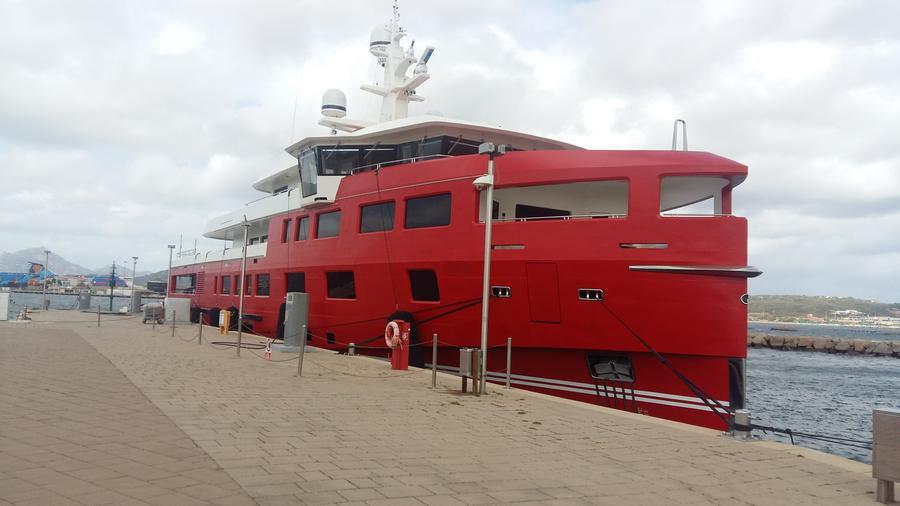 Il super yacht Akula alla Marina di Olbia - La Nuova Sardegna