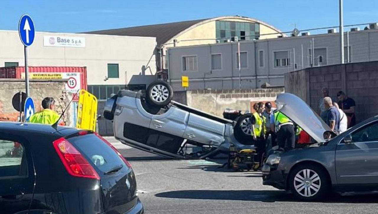 Donna di 65 anni si ribalta in auto a Livorno in via Salvatore Orlando ...