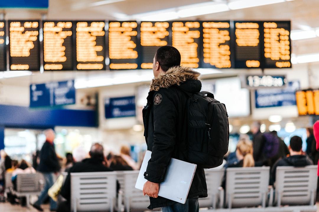 Nuove regole bagaglio a mano da maggio 2025 Ryanair, EasyJet e ITA ...