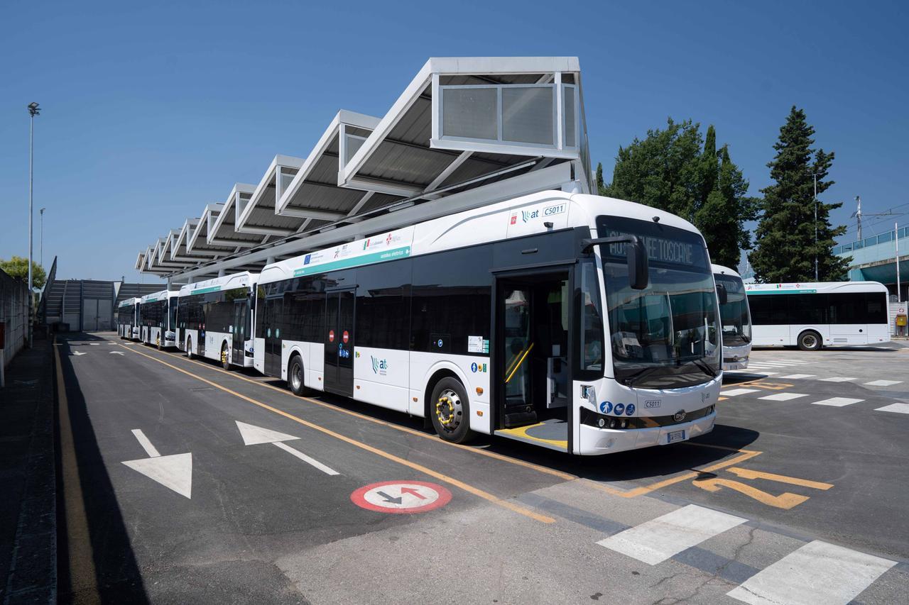 Firenze, i primi 25 maxi bus elettrici. Ma sulla puntualità il servizio ...