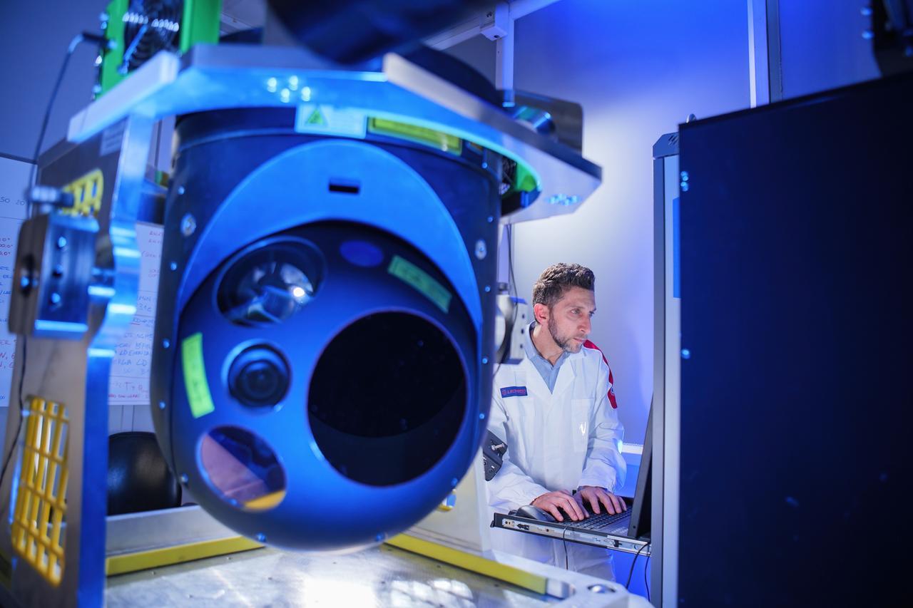 Optical Valley, sguardo al futuro: viaggio nell’hub Leonardo a Campi ...