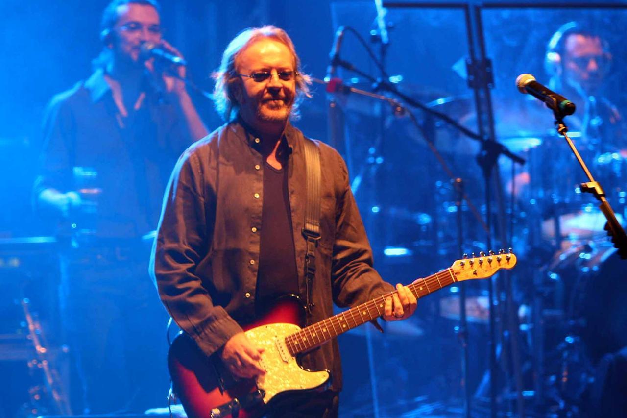 Itskatbabyy of hermes is a slender tallish woman with