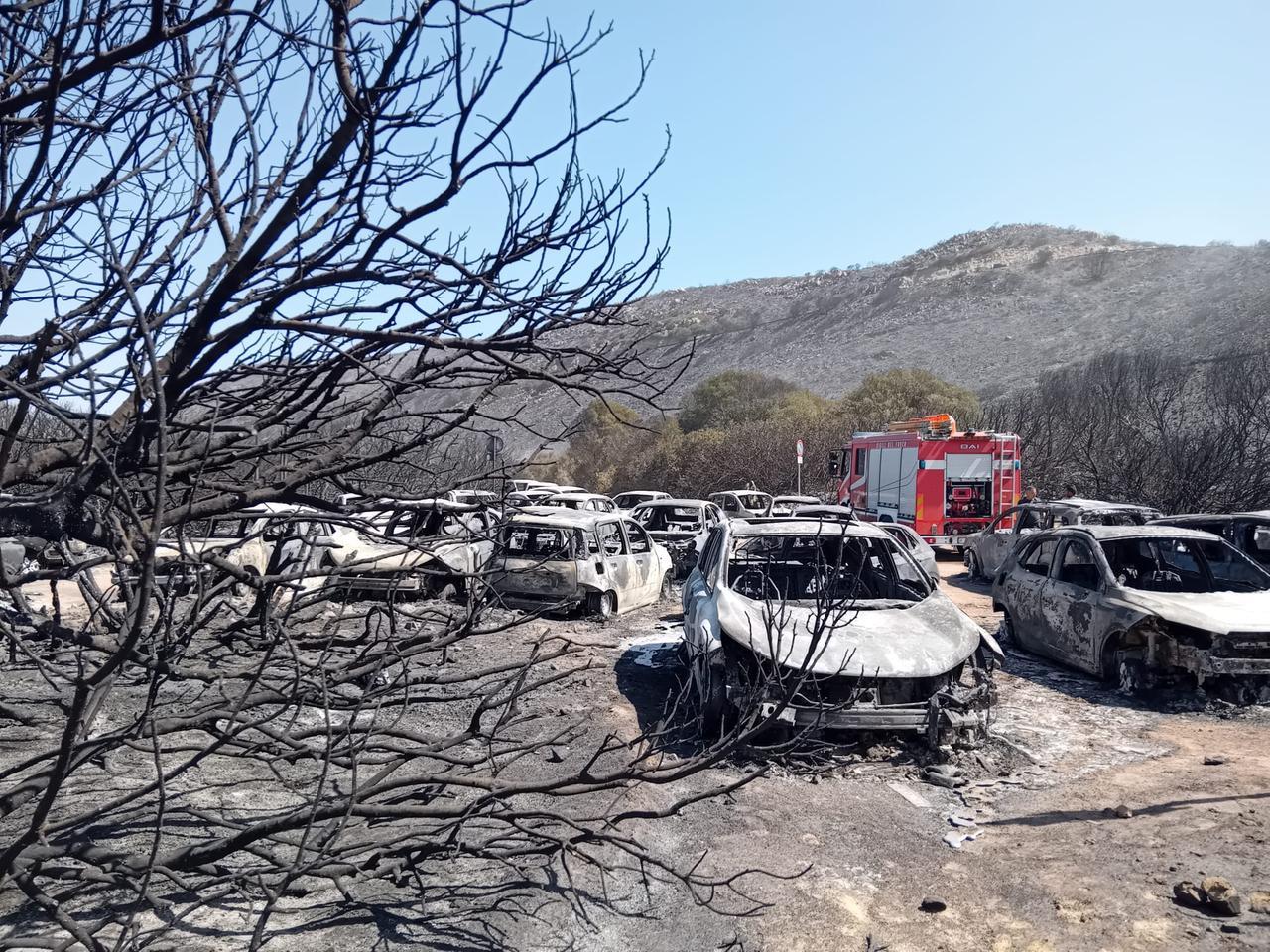 Inferno di fuoco a Punta Molentis, sopralluogo della Procura. Il ...