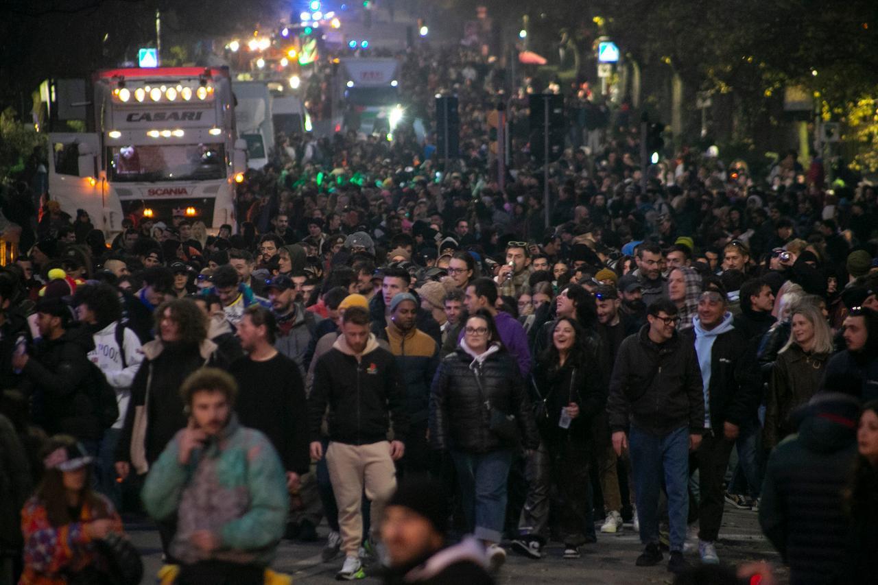 A Modena torna la Street Parade: 16 carri musicali contro le guerre ...