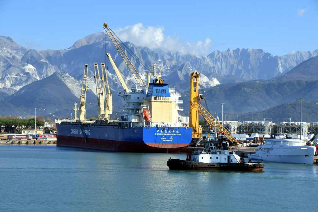 Porto di Marina di Carrara, i traffici fanno boom: c’è un solo segno ...