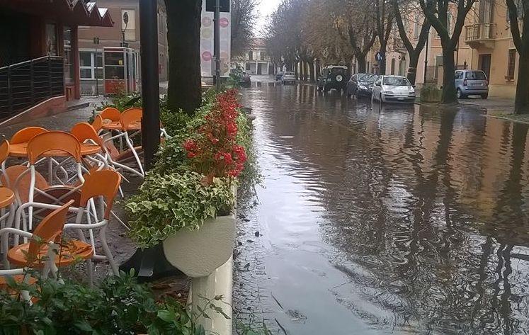Via Roma sud ancora allagata - Gazzetta di Reggio
