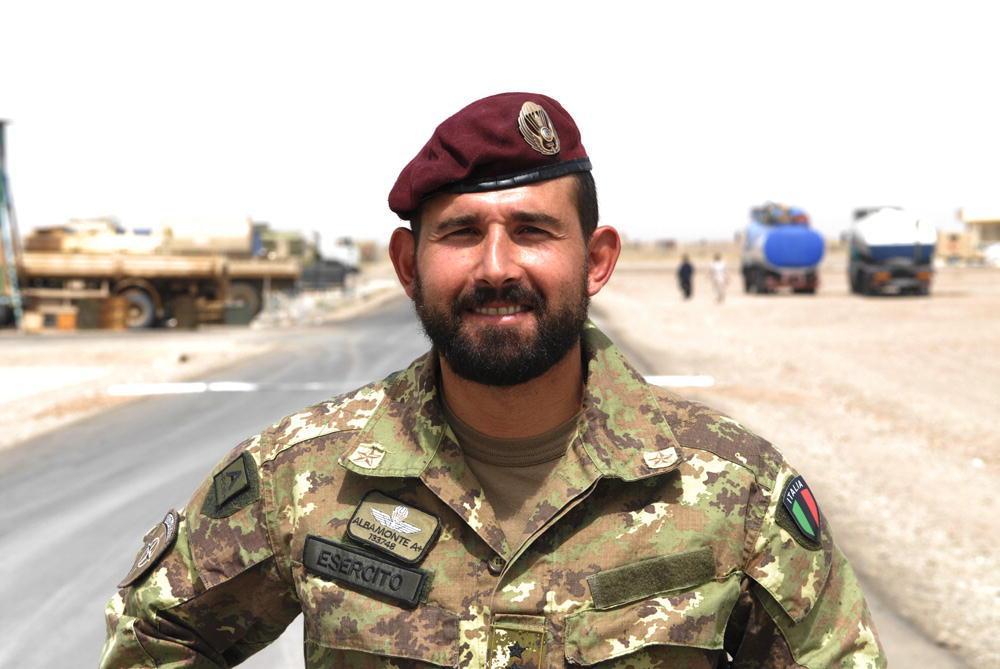 Onoreficenza al parà Alessandro Albamonte, ferito nell'attentato alla ...