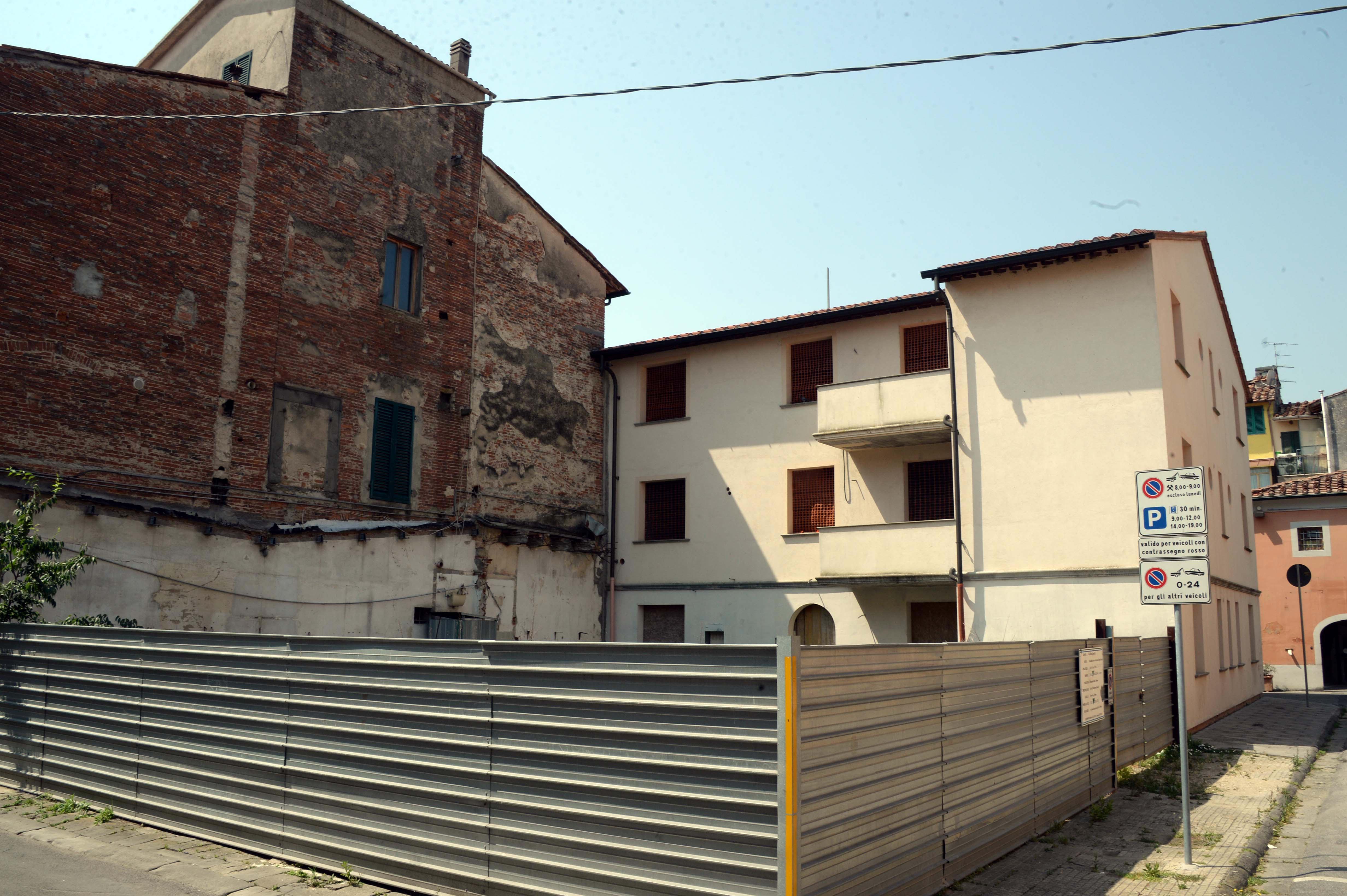 Il palazzo a tre piani deve... traslocare Il Tirreno