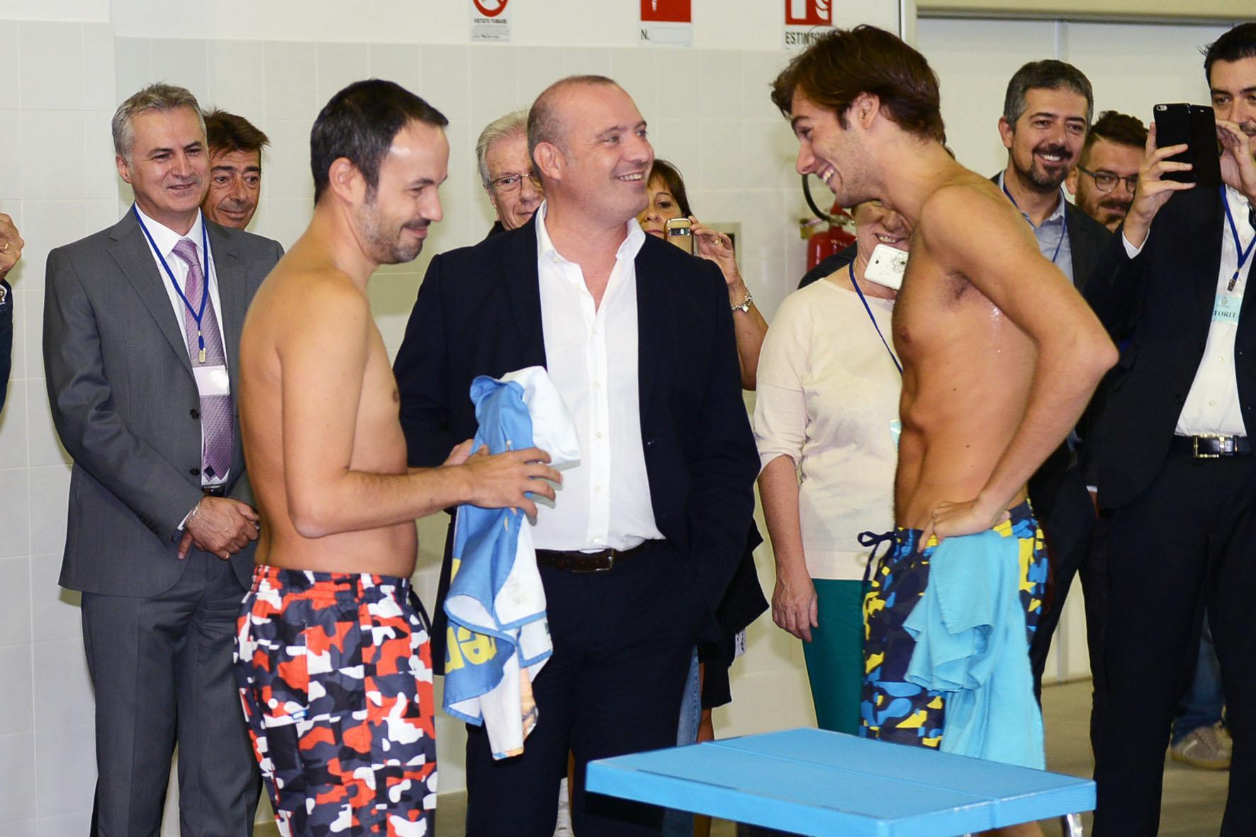 Carpi, inaugurata la piscina con sfida a nuoto sindaco Bellelli ...