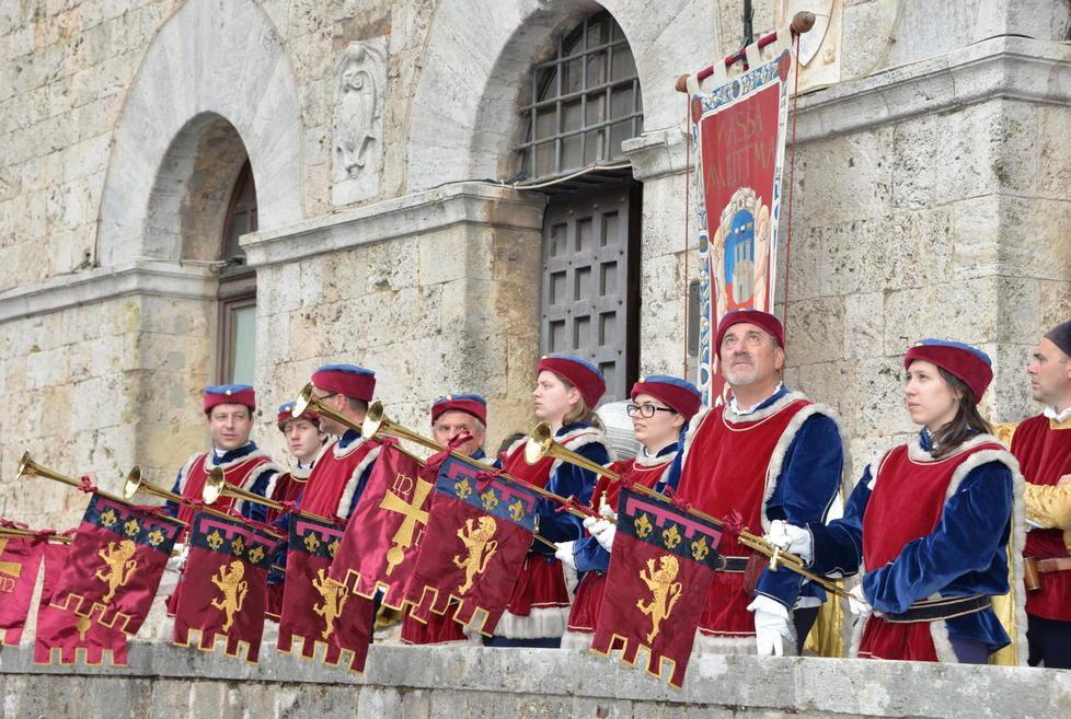 Il palio dedicato a San Bernardino - Il Tirreno