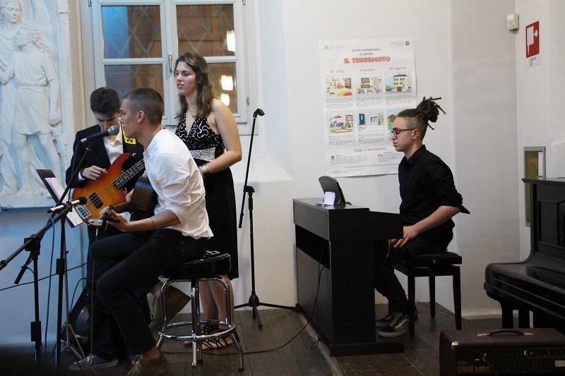 La notte bianca del liceo Corso conquista tutta Correggio - Gazzetta di ...