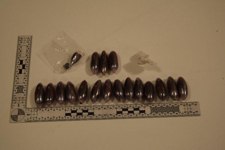 Arrestato spacciatore trovato con 17 ovuli di hashish - Il Tirreno