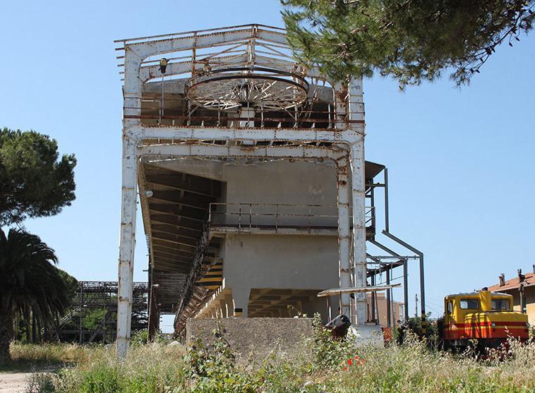 Il silos si può abbattere alla Solvay il via del Tar Il Tirreno