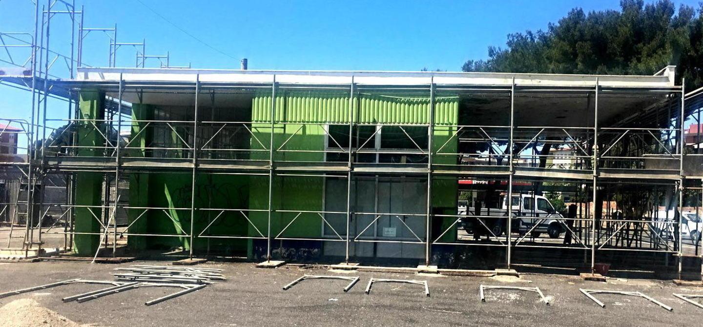 Barriera Roma, al posto del distributore chiuso da tempo spunta un bar ...