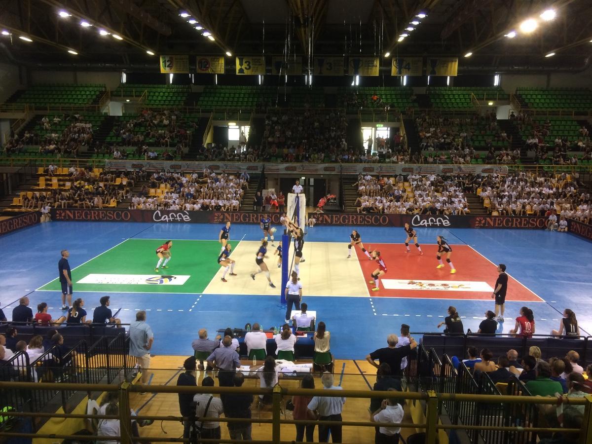 PalaPanini, piove in testa agli abbonati - Gazzetta di Modena