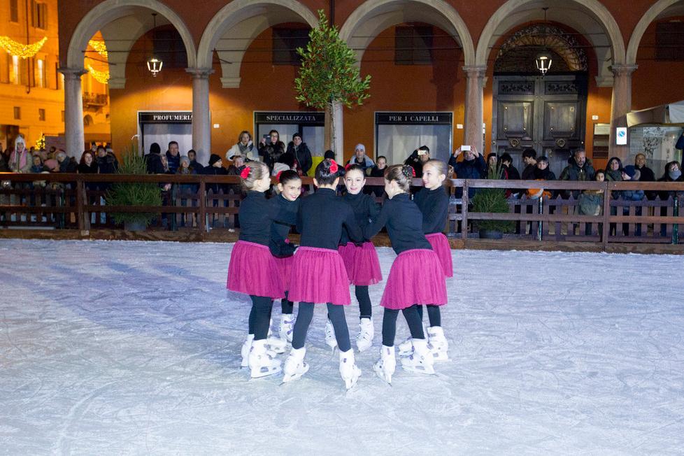 Modena, inaugurata la pista di pattinaggio - Gazzetta di Modena