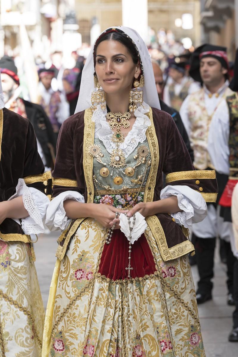 La fierezza e la bellezza delle donne sarde nei ritratti di Carlo Marras - La Nuova Sardegna