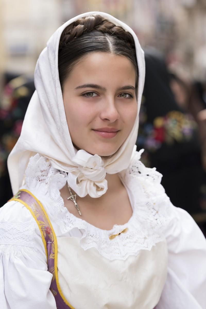 La fierezza e la bellezza delle donne sarde nei ritratti di Carlo Marras - La Nuova Sardegna