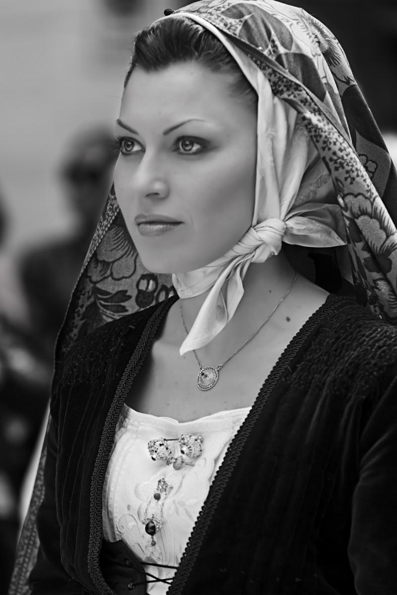 La fierezza e la bellezza delle donne sarde nei ritratti di Carlo Marras - La Nuova Sardegna