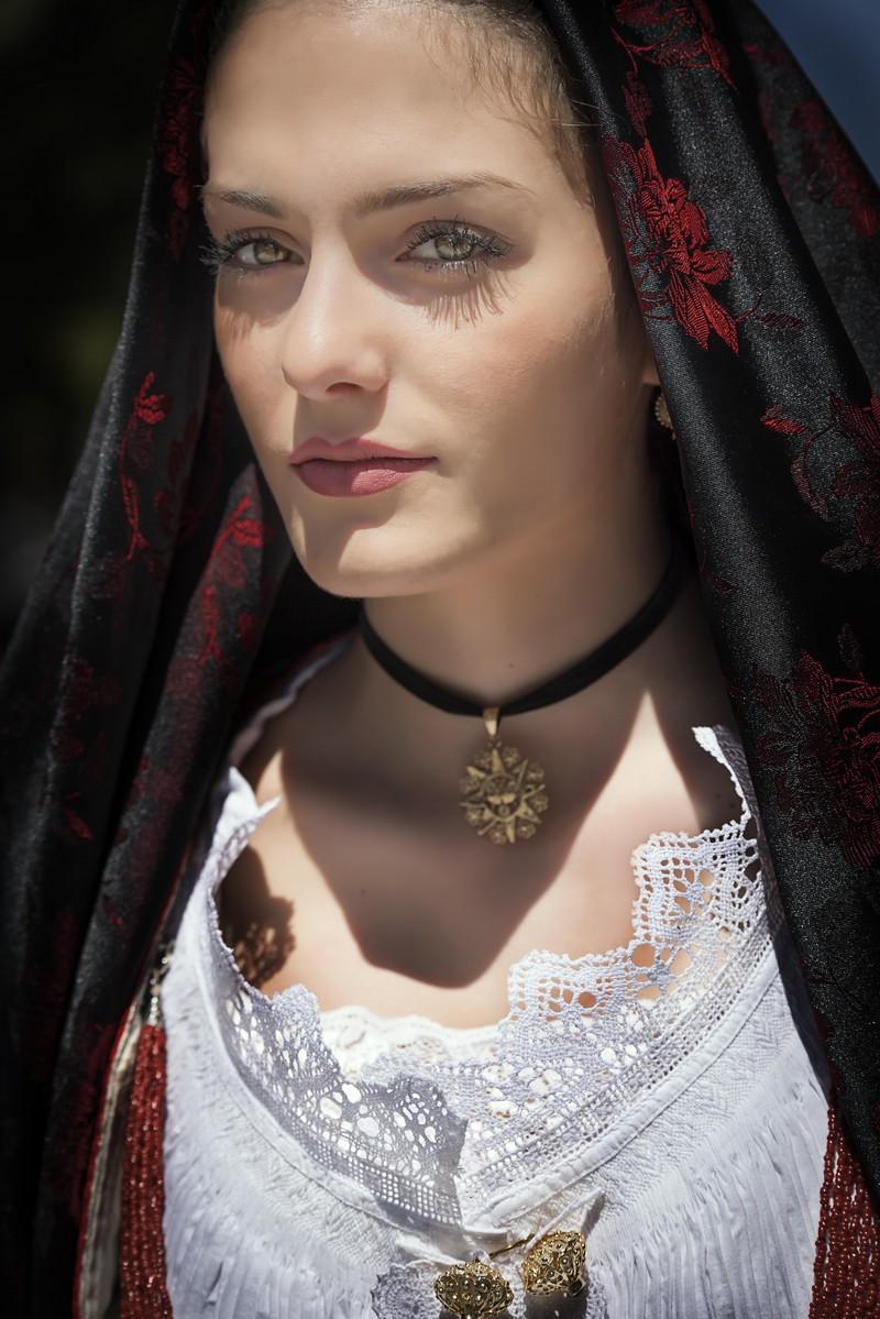 La fierezza e la bellezza delle donne sarde nei ritratti di Carlo Marras - La Nuova Sardegna