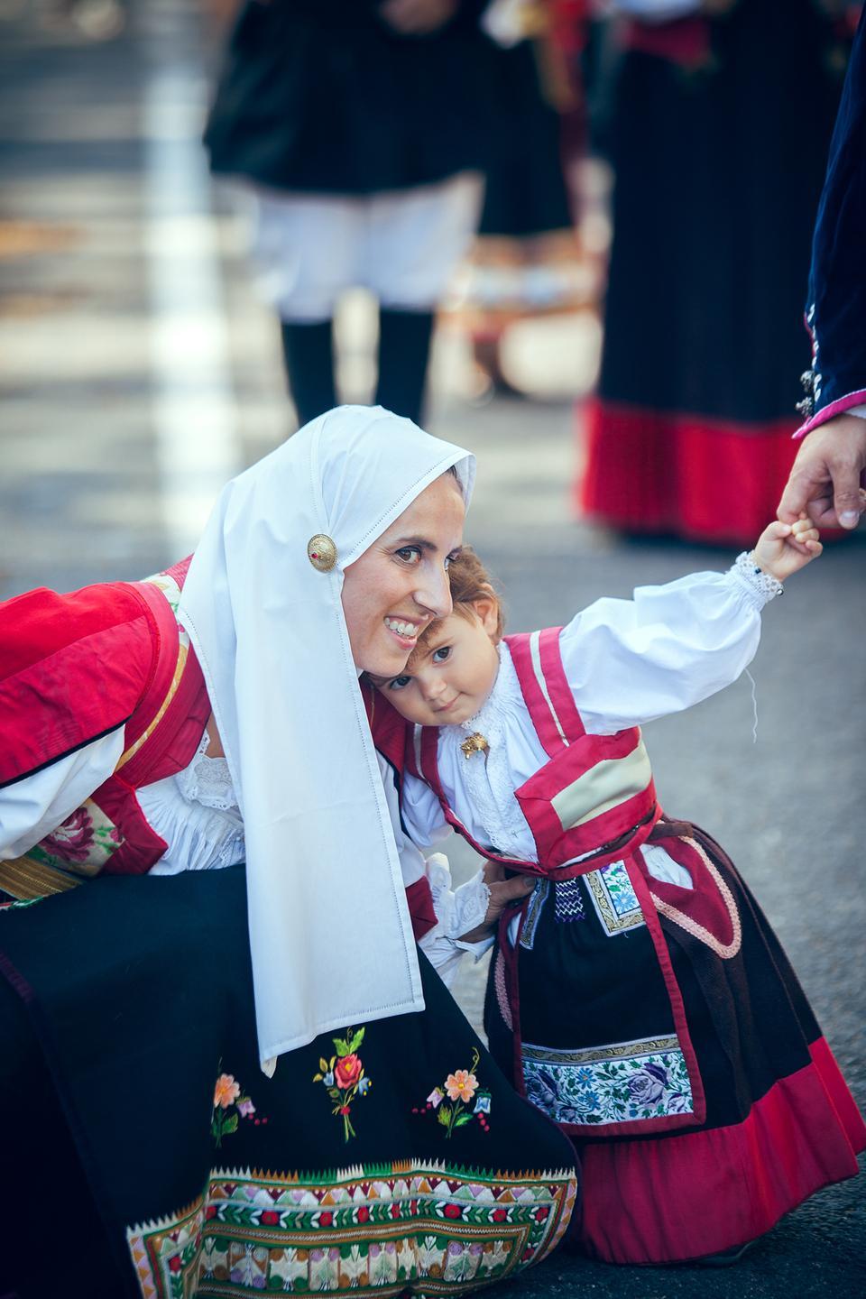 La magia nei dettagli e negli sguardi, 25 scatti per ammirare gli abiti ...