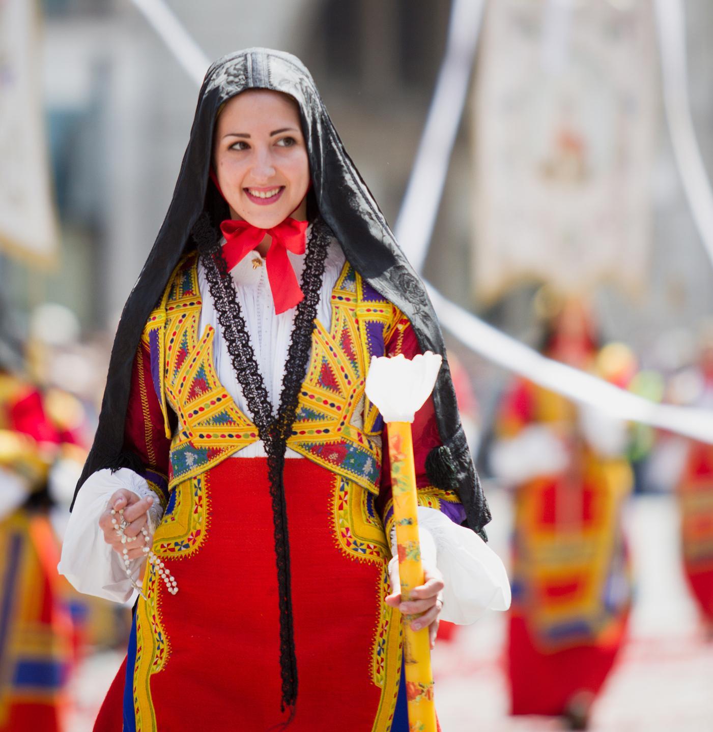 La magia nei dettagli e negli sguardi, 25 scatti per ammirare gli abiti ...