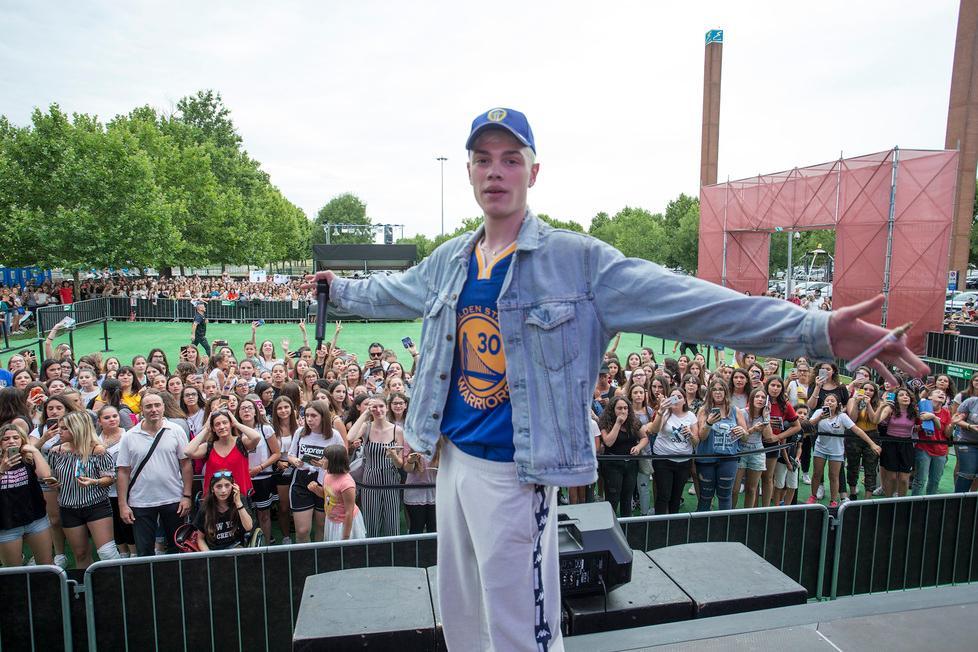 Modena, arriva Biondo il rapper di Amici: centinaia a Grandemilia ...